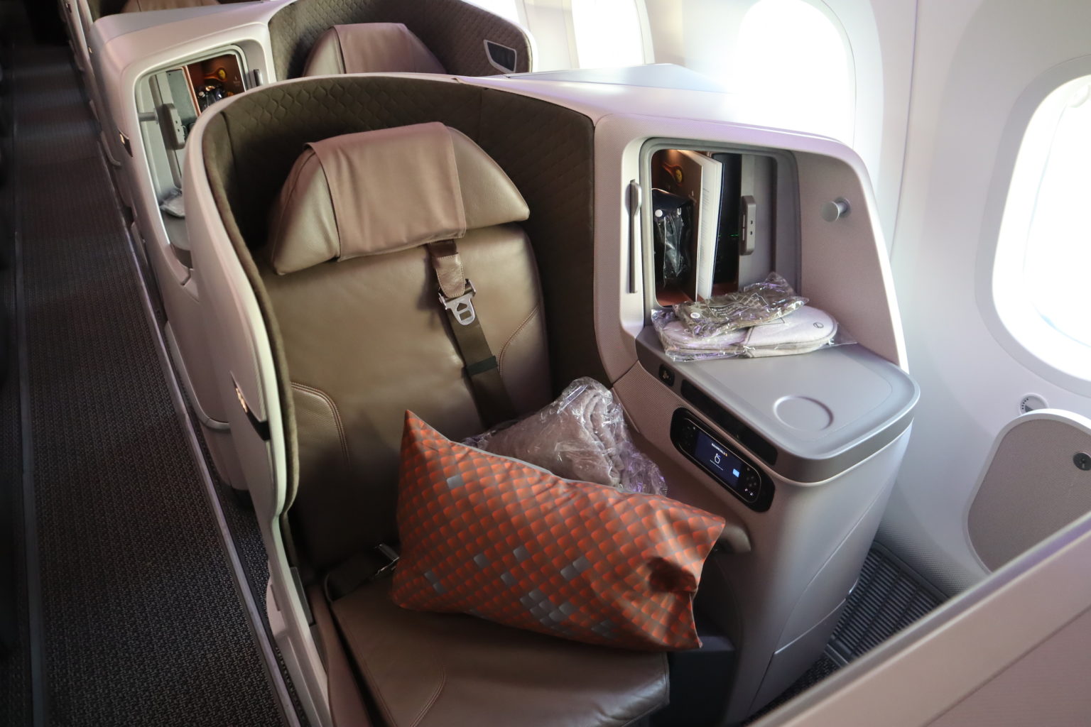 The Complete Guide to Singapore Airlines Business Class | Prince of Travel