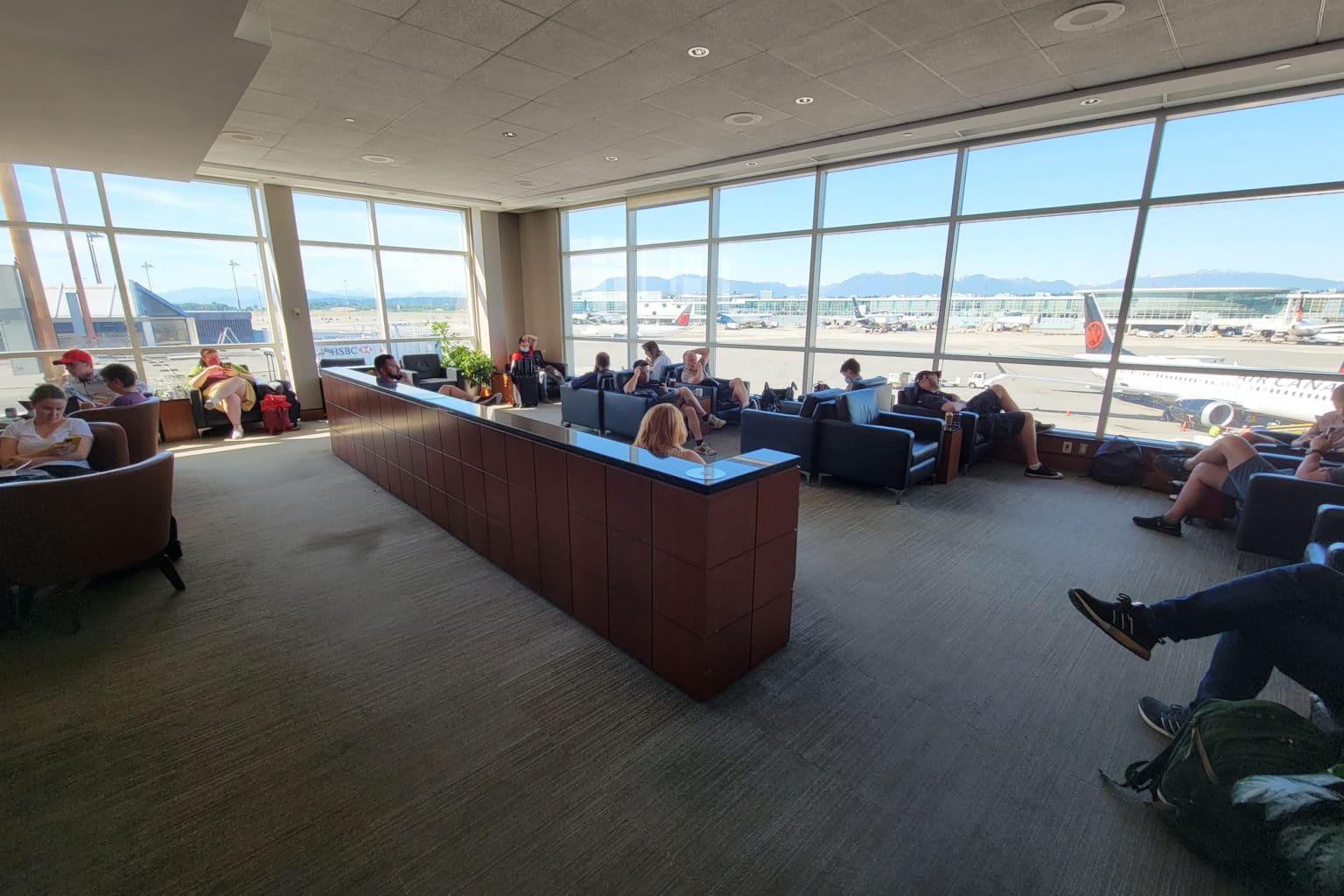 How to Access Air Canada Maple Leaf Lounges | Prince of Travel